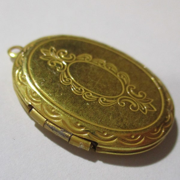 Victorian Locket - Etsy