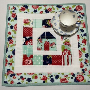 Patchwork House Quilted Table Topper, House Quilted Wall Hanging ...