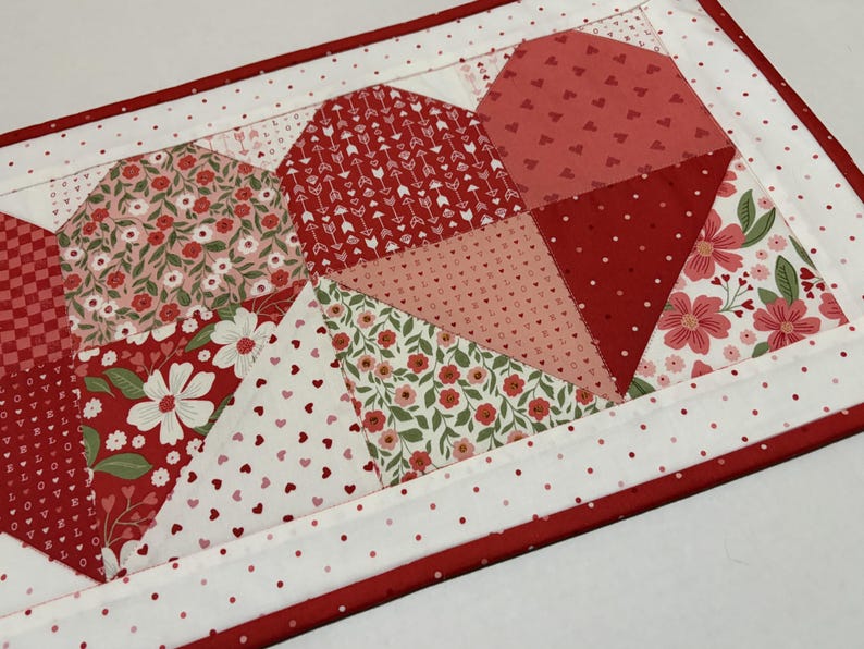 Quilted Valentines Day Table Runner, Valentine Hearts and Flowers ...
