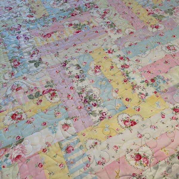 Feminine Quilt - Etsy