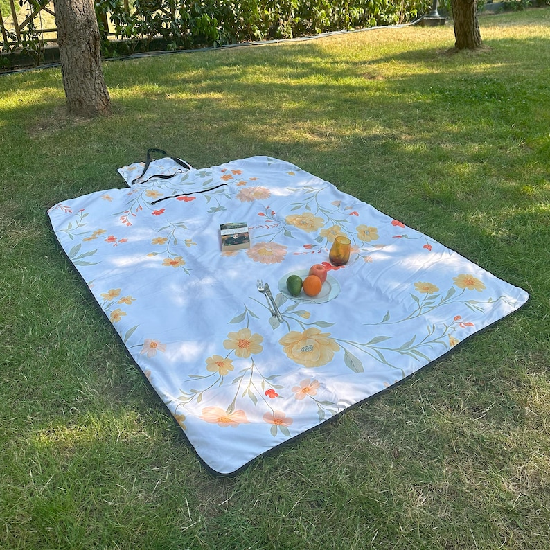 Waterproof Picnic Blanket, Traditional Beach Blanket, Foldable Outdoor ...