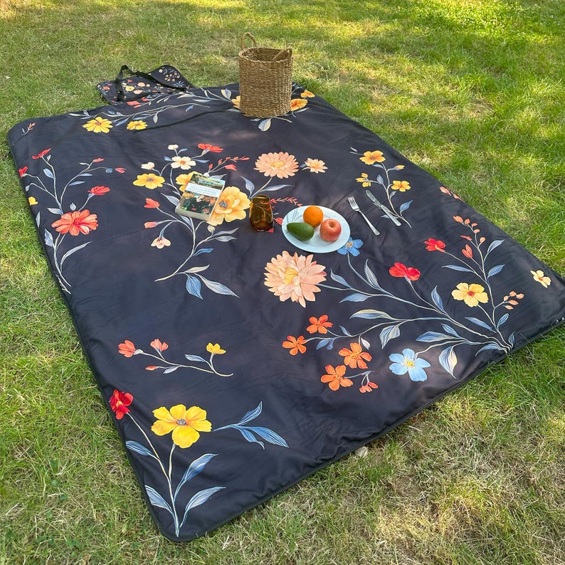 Waterproof Picnic Blanket, Traditional Beach Blanket, Foldable Outdoor ...