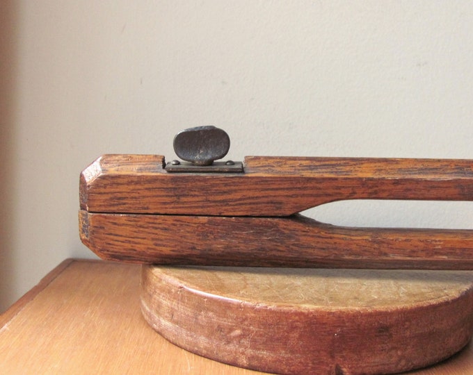 Newspaper Holder Library Reading Stick Rod Rack Paper Holding Wood ...