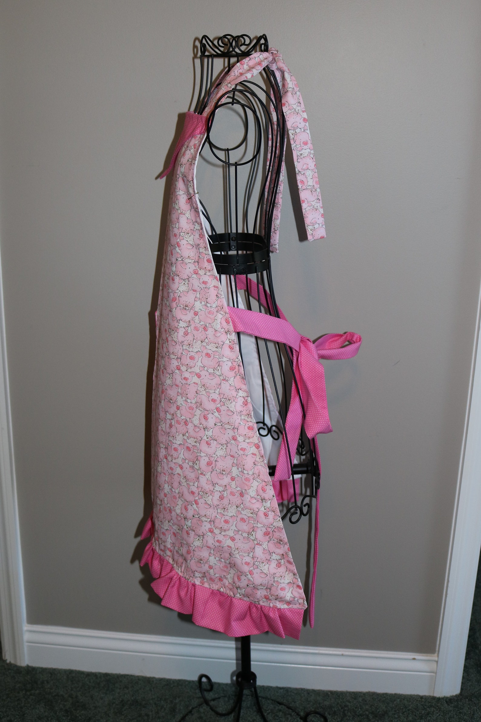 Cute Pink Pigs - Women's Apron - Pocket - Ruffle - Farmer - Hogs ...