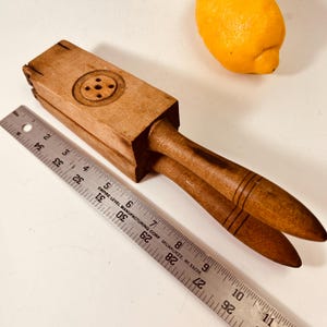 Wooden Lemon Squeezer, Antique Kitchen Utensil, Hinged Hand Fruit ...