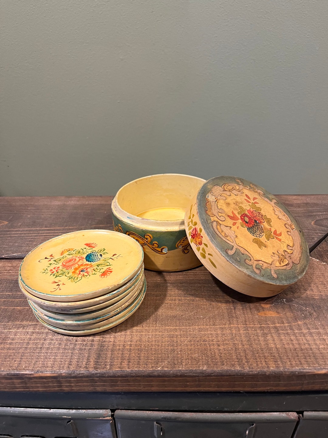 Beautiful Vintage Floral Round Box With 7 Coasters Made in Japan Paper ...