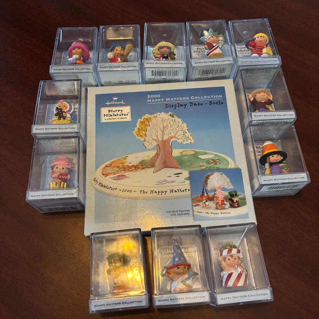 Hallmark Merry Miniatures Happy Hatters Set: 2000 Figurines + Display ...