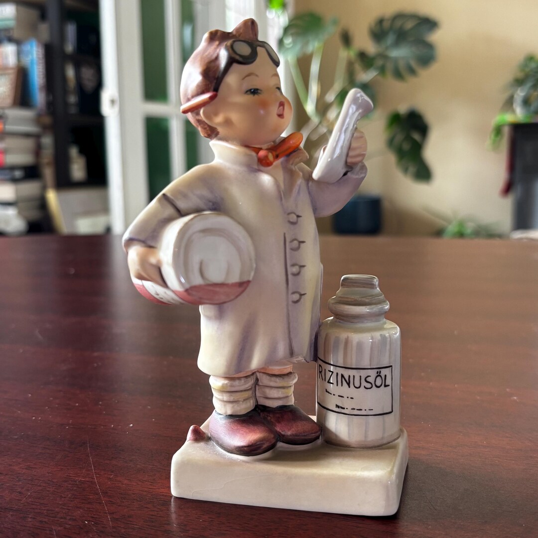 Hummel Figurine – “little Pharmacist” #322 – TMK-5 – Goebel W. Germany ...