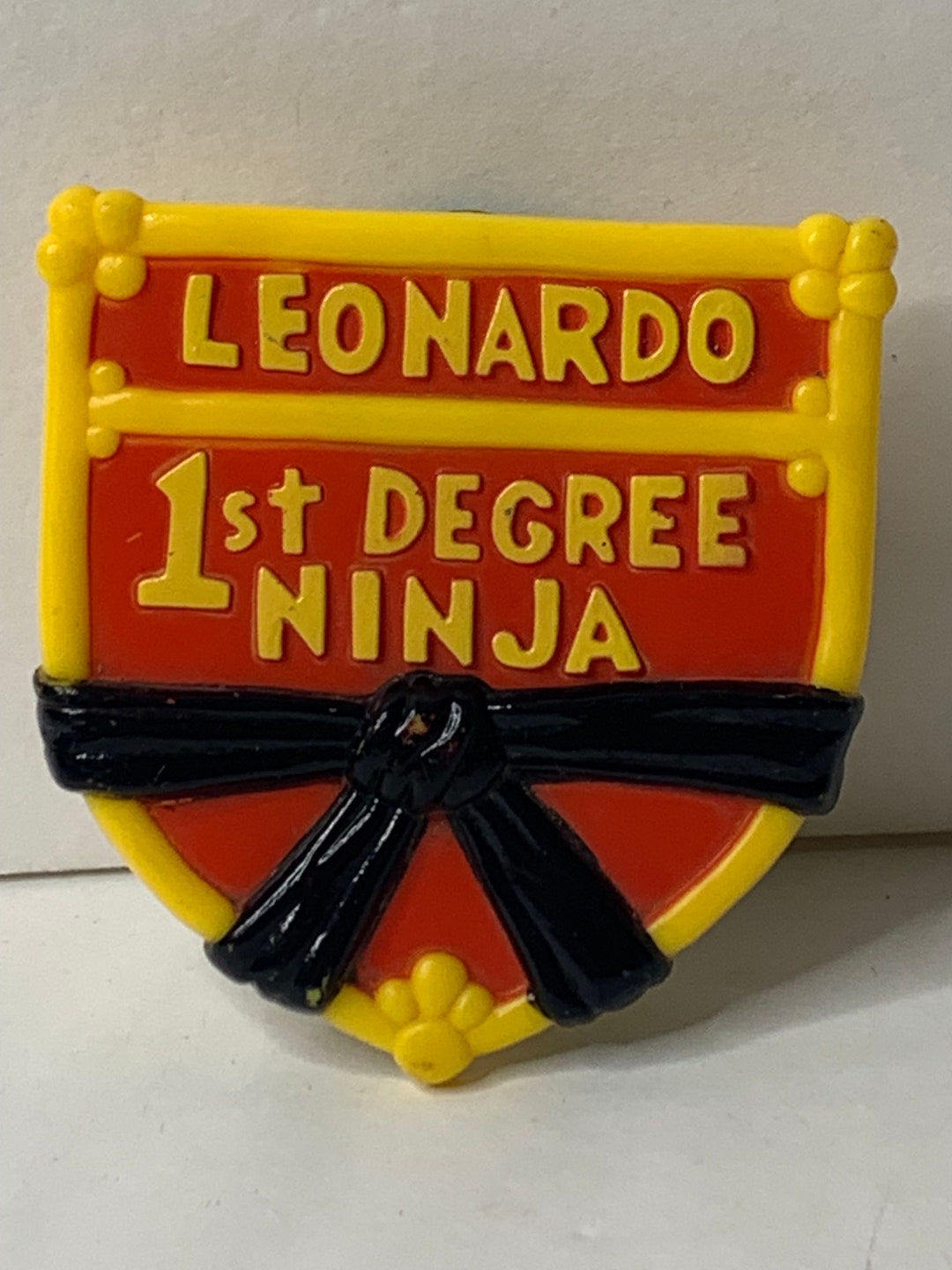 Teenage Mutant Ninja Turtle Red Badge leonardo Sheild 5 Tall 1989 ...