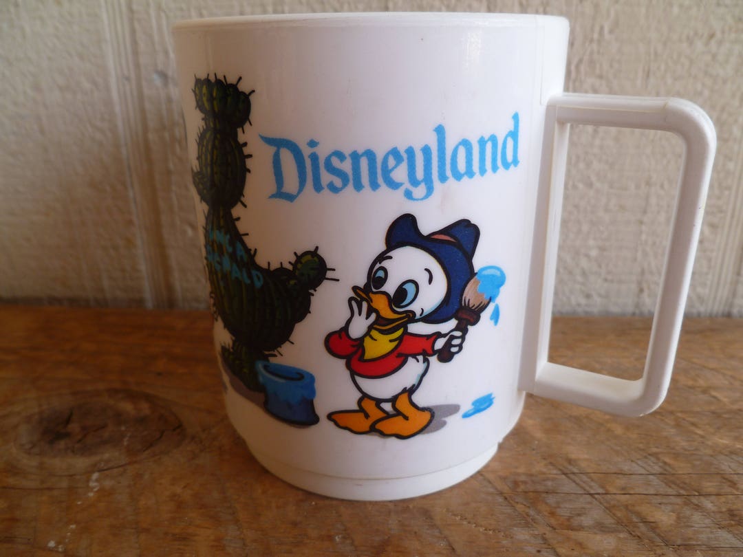 Donald Duck Daisy Duck Disneyland Plastic Cup Mug 3.5" Tall X 3" Wide ...