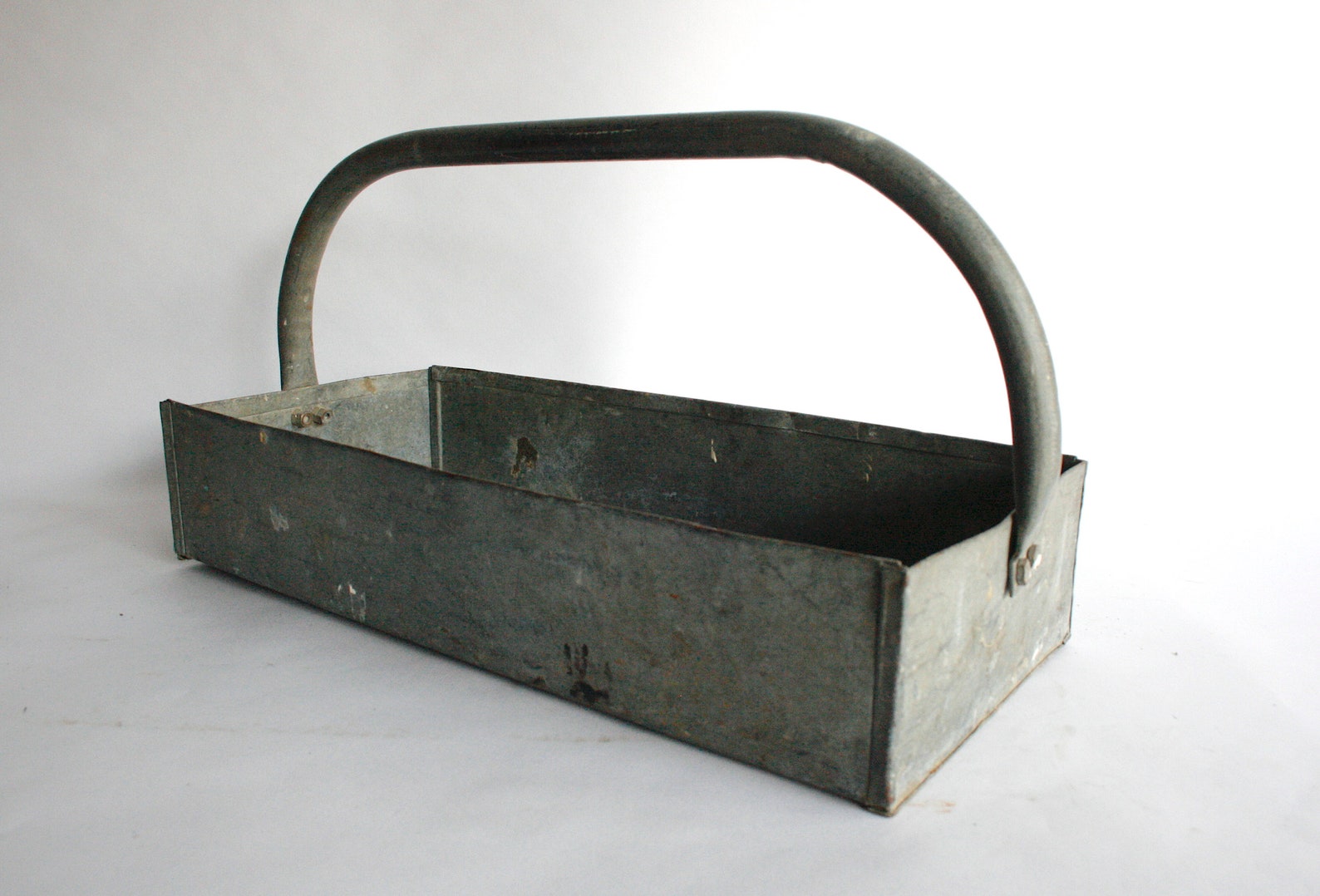 Vintage Galvanized Metal Tool Caddy ... Primitive Rustic Plant Holder ...