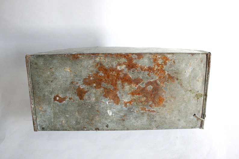 Vintage Galvanized Metal Tool Caddy ... Primitive Rustic Plant Holder ...