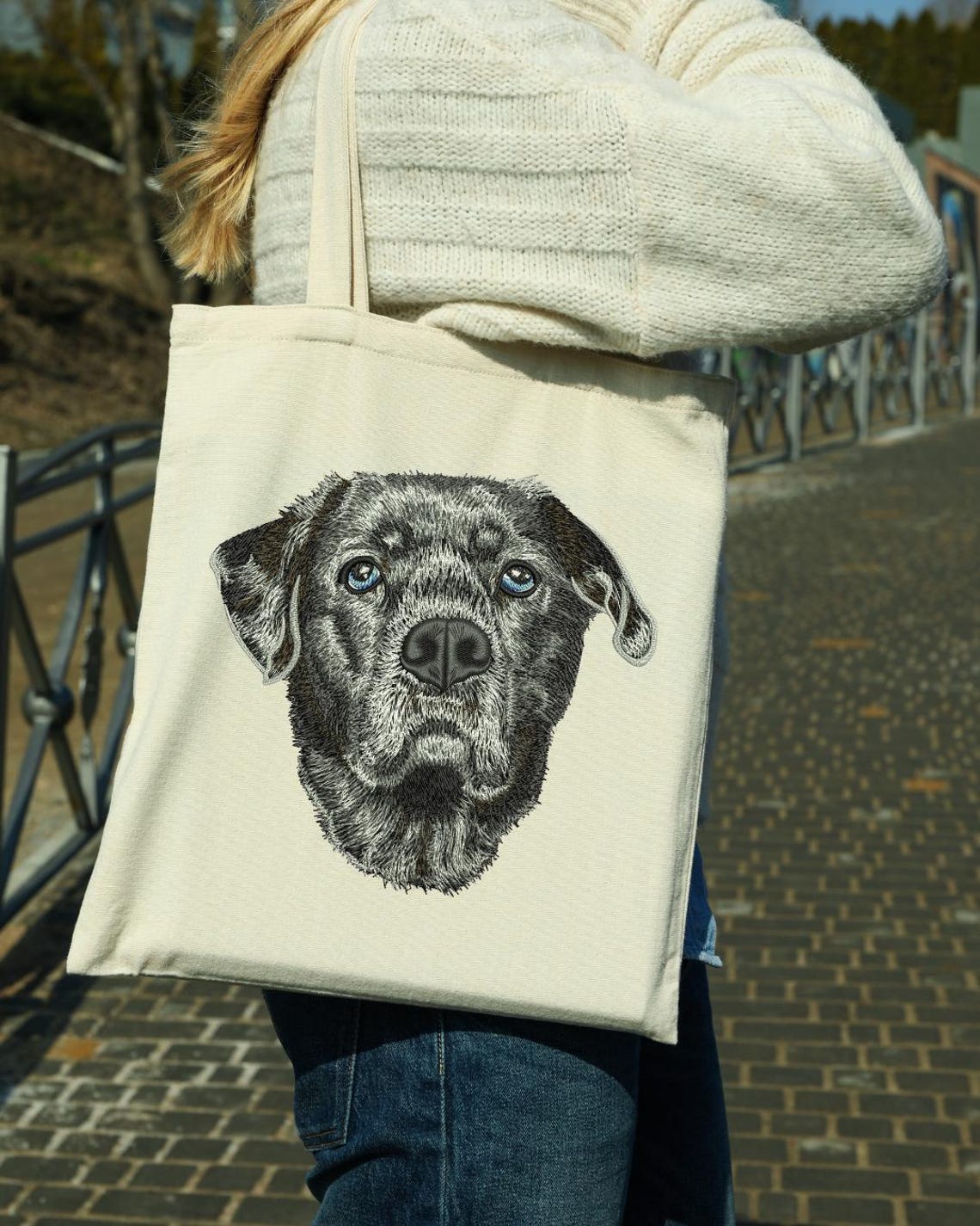 Black Labrador Retriever Embroidery Design: Realistic Dog Portrait ...