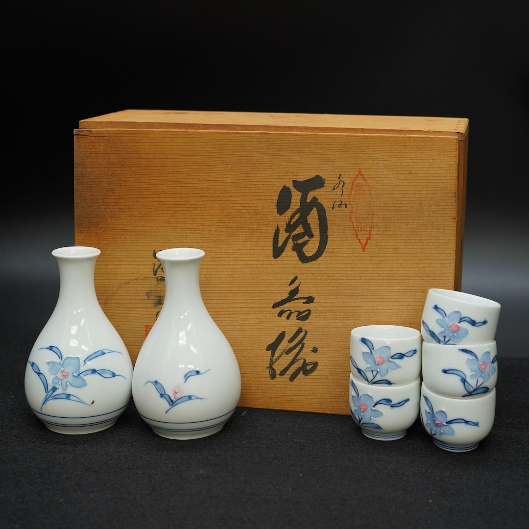 Japanese Vintage Sake Set With Floral Design | 2 Tokkuri & 5 Ochoko ...