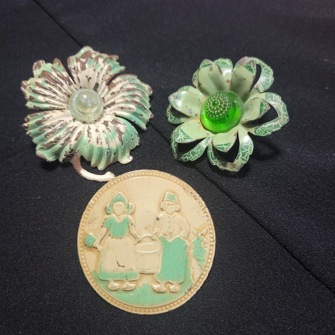 Vintage 1940s Floral & Dutch Couple Enamel Push Pins Set of 3 ...