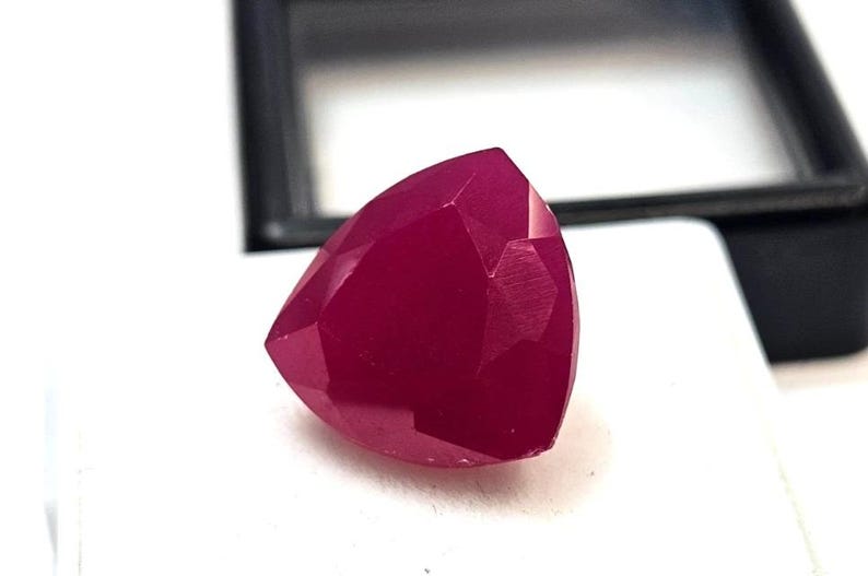 VVS Beautiful Bixbite Beryl Trillion Cut Shape 8-9 Ct Size 13x13x8mm ...