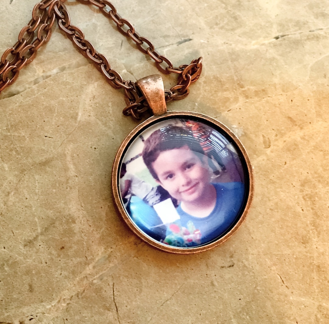 Round Photo Pendant With 24" Chain, Personalized Photo Pendant ...