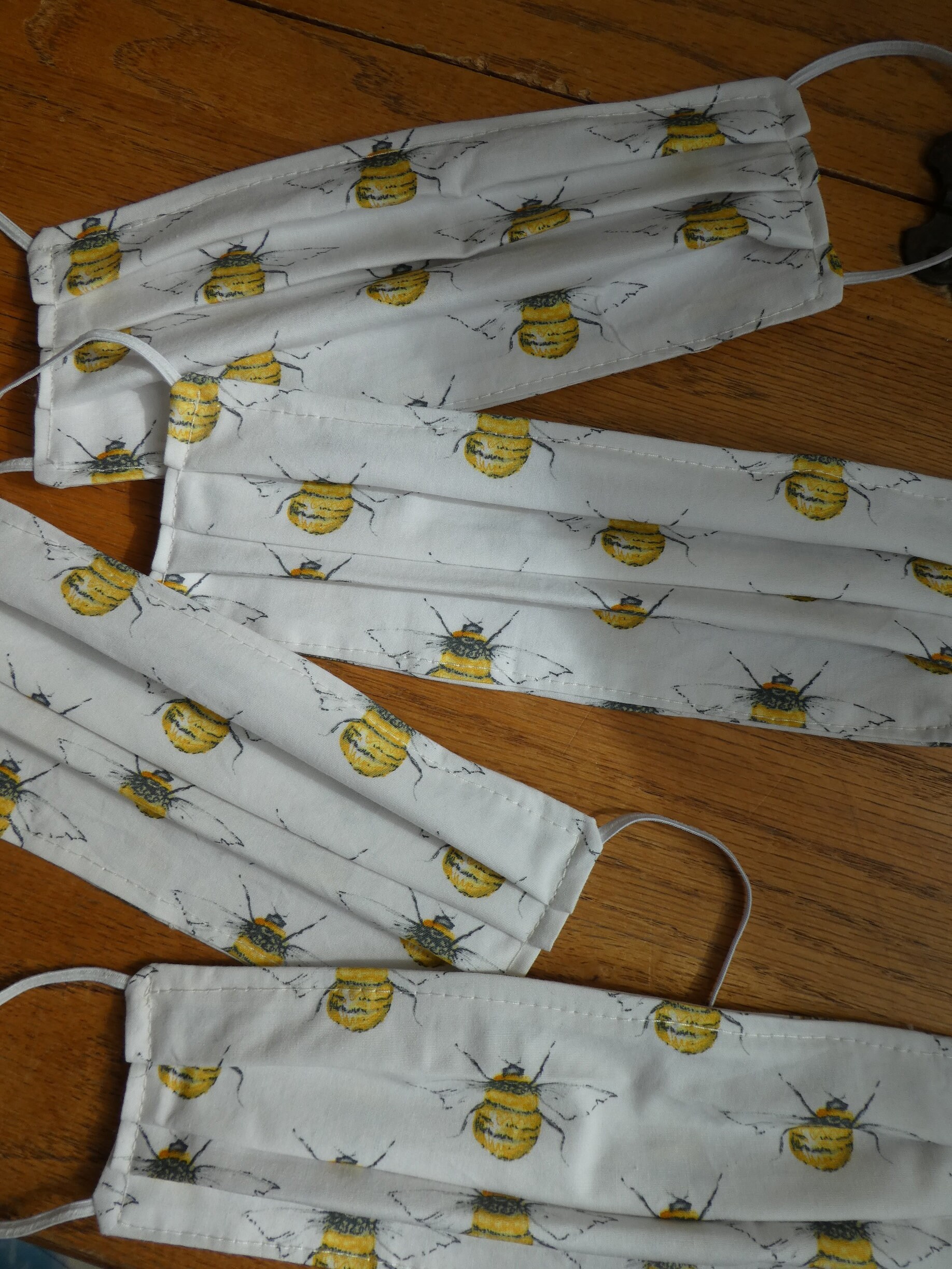 1 x Pure Cotton Face Masks Double Layer, wired nose piece. Bees