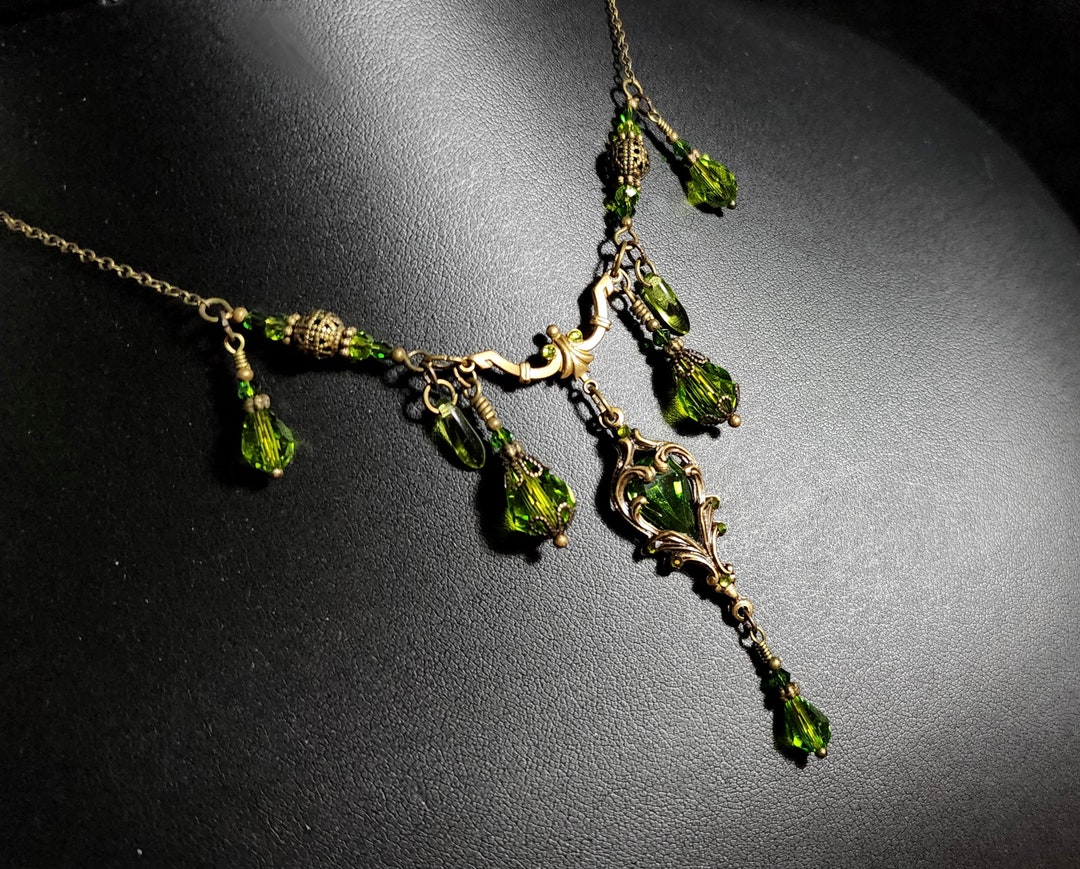 Peridot Green Victorian Choker, Gothic Heart, Lime Green Heartstone ...