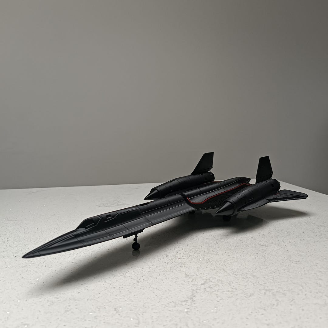SR-71 Blackbird Model | 1:70 Scale Jet Replica With Functional Flaps - Etsy