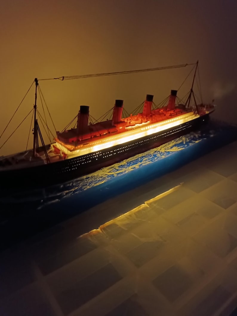 Handmade Titanic Resin Diorama: Historical Titanic Sailing Scene - Etsy