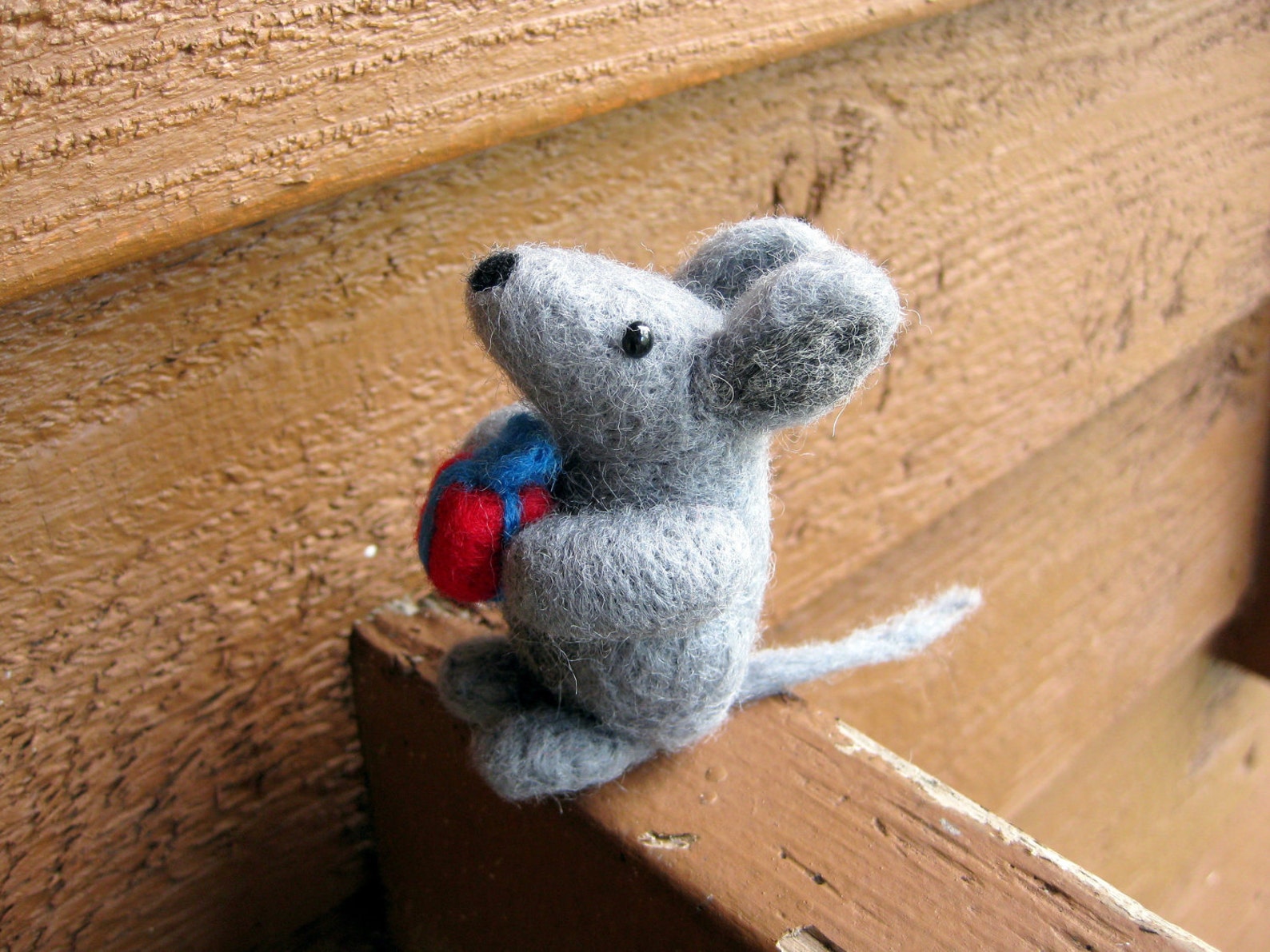 Felted Mouse Mouse Miniature With Present Needle Felted - Etsy