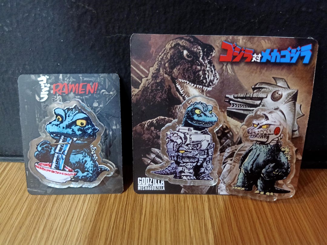 Chibi Godzilla and Mecha Godzilla Cosplay + Godzilla Eating Shinkansen ...
