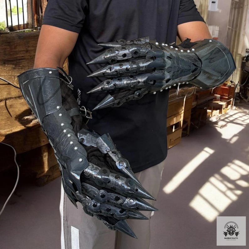 Wearable Nazgul Gauntlets | Steel Sauron Armor Gloves | Spiked Witch ...
