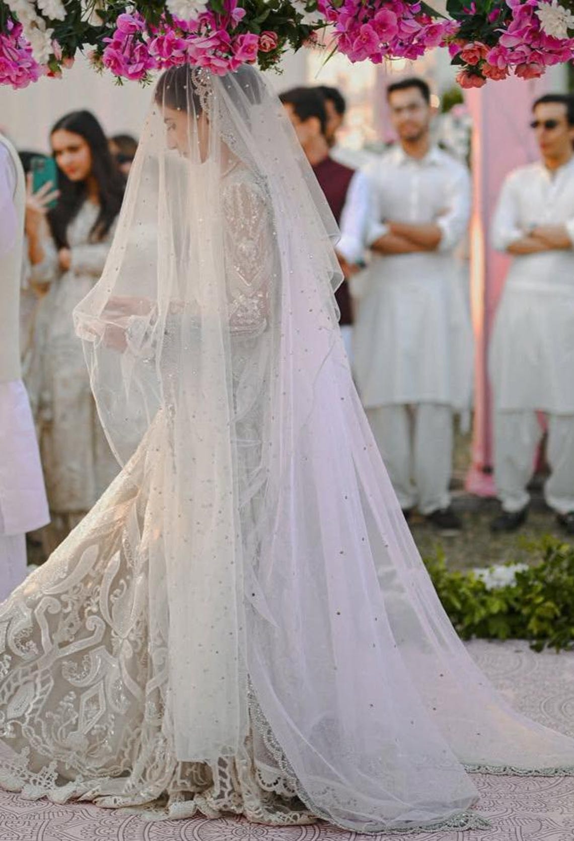 Elegant White Bridal Veil With Seuqins Beaded Embellishments Wedding ...