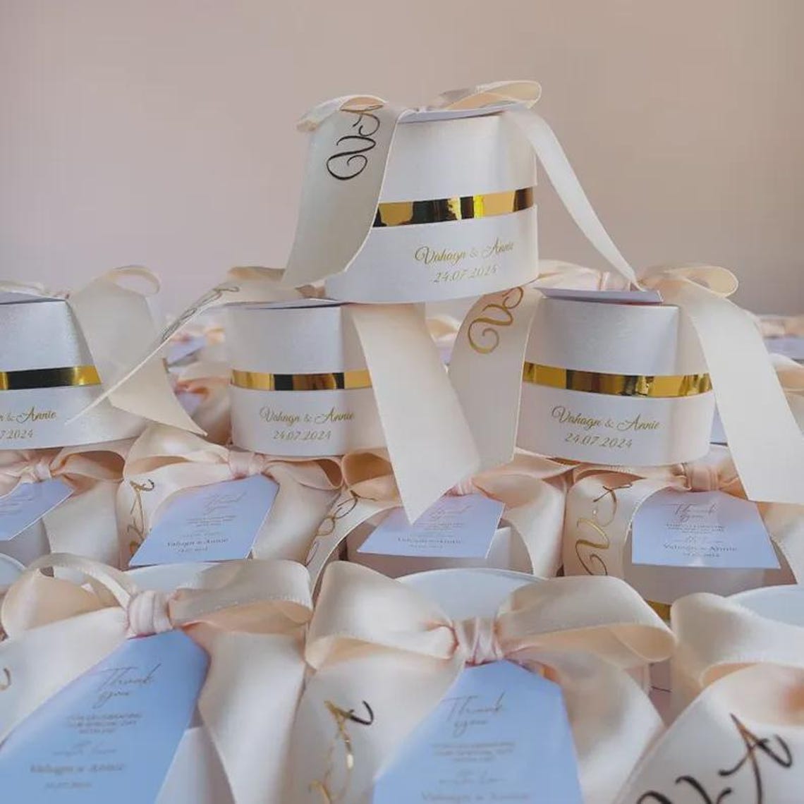 Round Wedding Favor Boxes With Satin Ribbon | Elegant Bid Box | Party ...