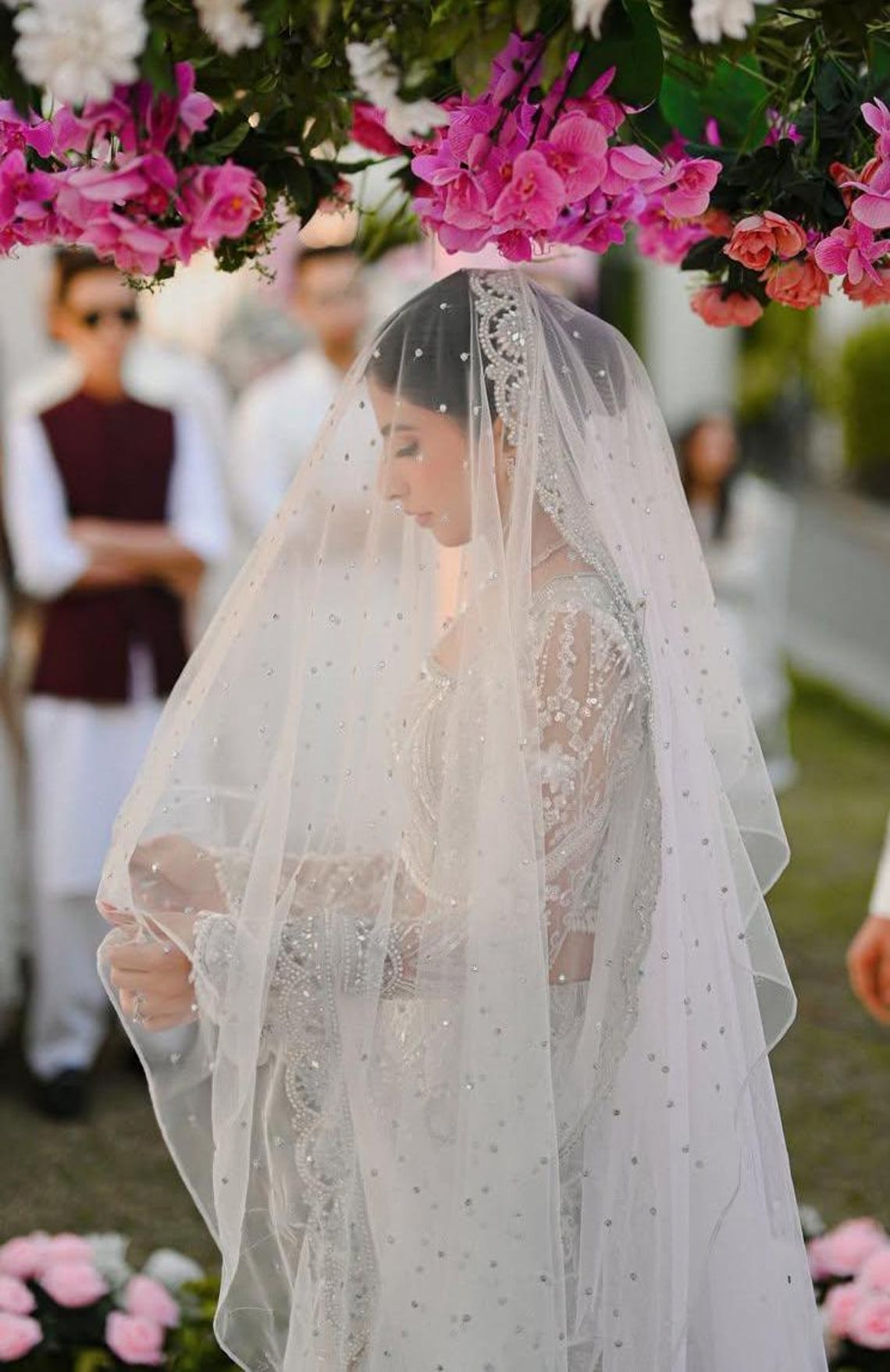 Elegant White Bridal Veil With Seuqins Beaded Embellishments Wedding ...