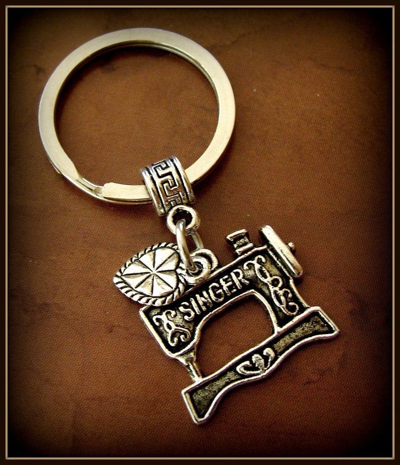 SINGER SEWING Machine KEYCHAIN Jewelry - Vintage Victorian Antique ...