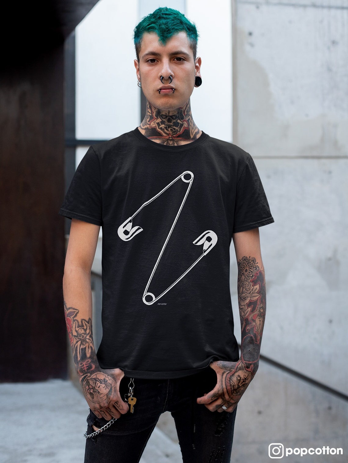 Retro Punk Rock Pop Art Graphic Design Letter Z Double Safety Pin Pop ...