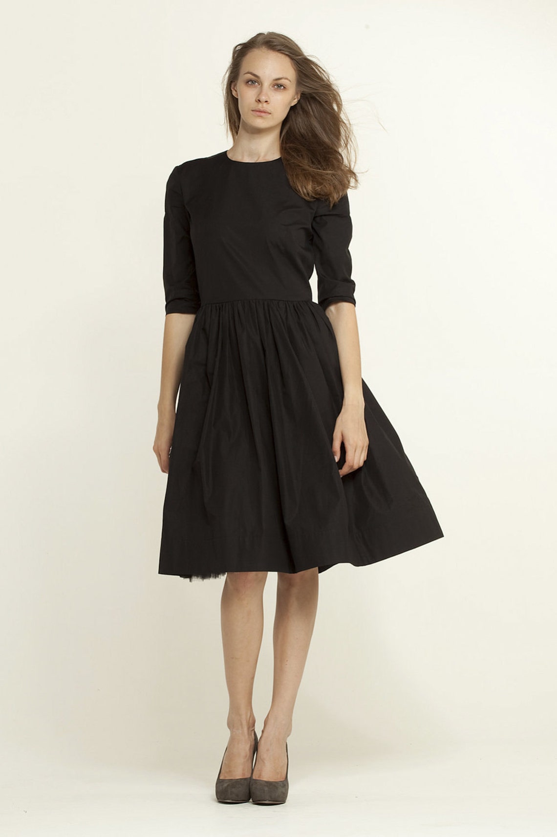 Kleid Schwarz Mit Weissem Kragen