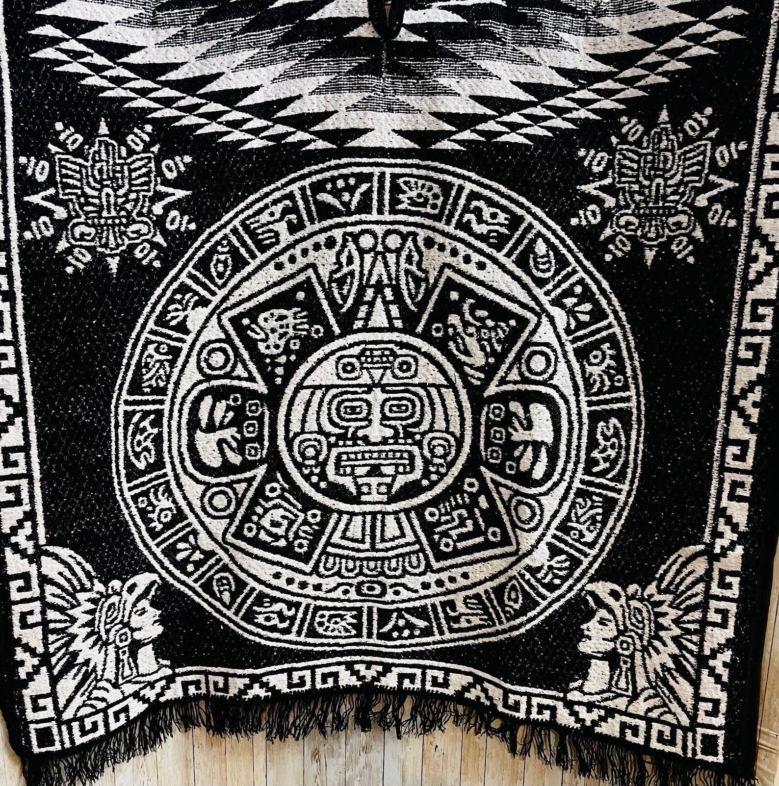 Mexican Poncho Gavan De Calendario Azteca Con Gorro Mexican PONCHO ...