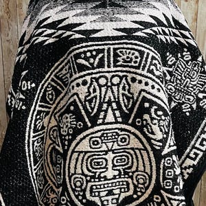 Mexican Poncho Gavan De Calendario Azteca Con Gorro Mexican PONCHO ...