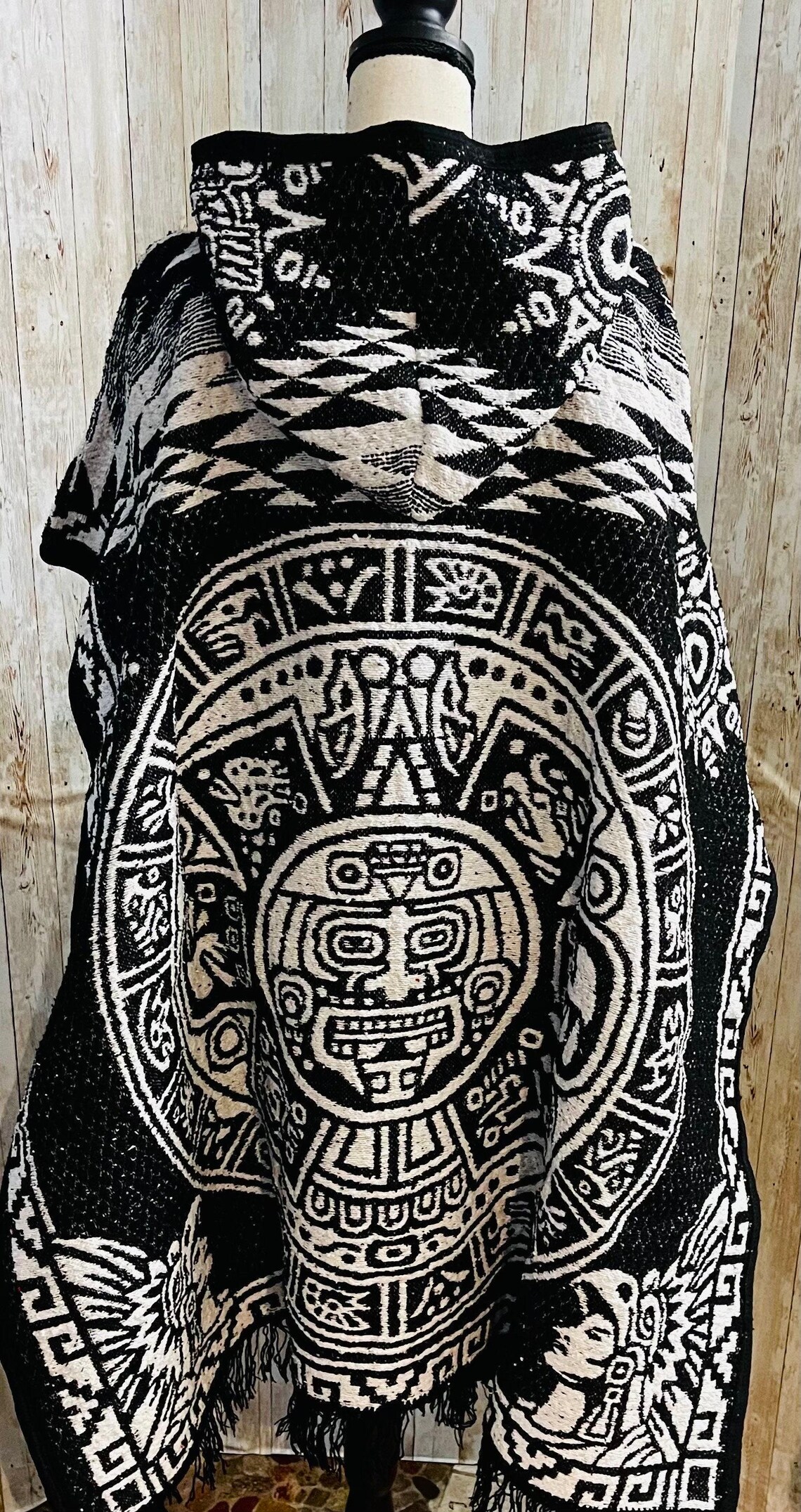 Mexican Poncho Gavan De Calendario Azteca Con Gorro Mexican PONCHO ...