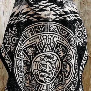 Mexican Poncho Gavan De Calendario Azteca Con Gorro Mexican PONCHO ...