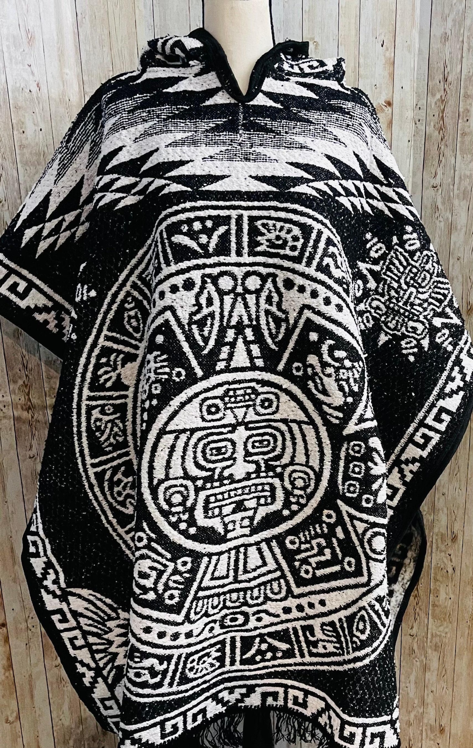 Mexican Poncho Gavan De Calendario Azteca Con Gorro Mexican PONCHO ...
