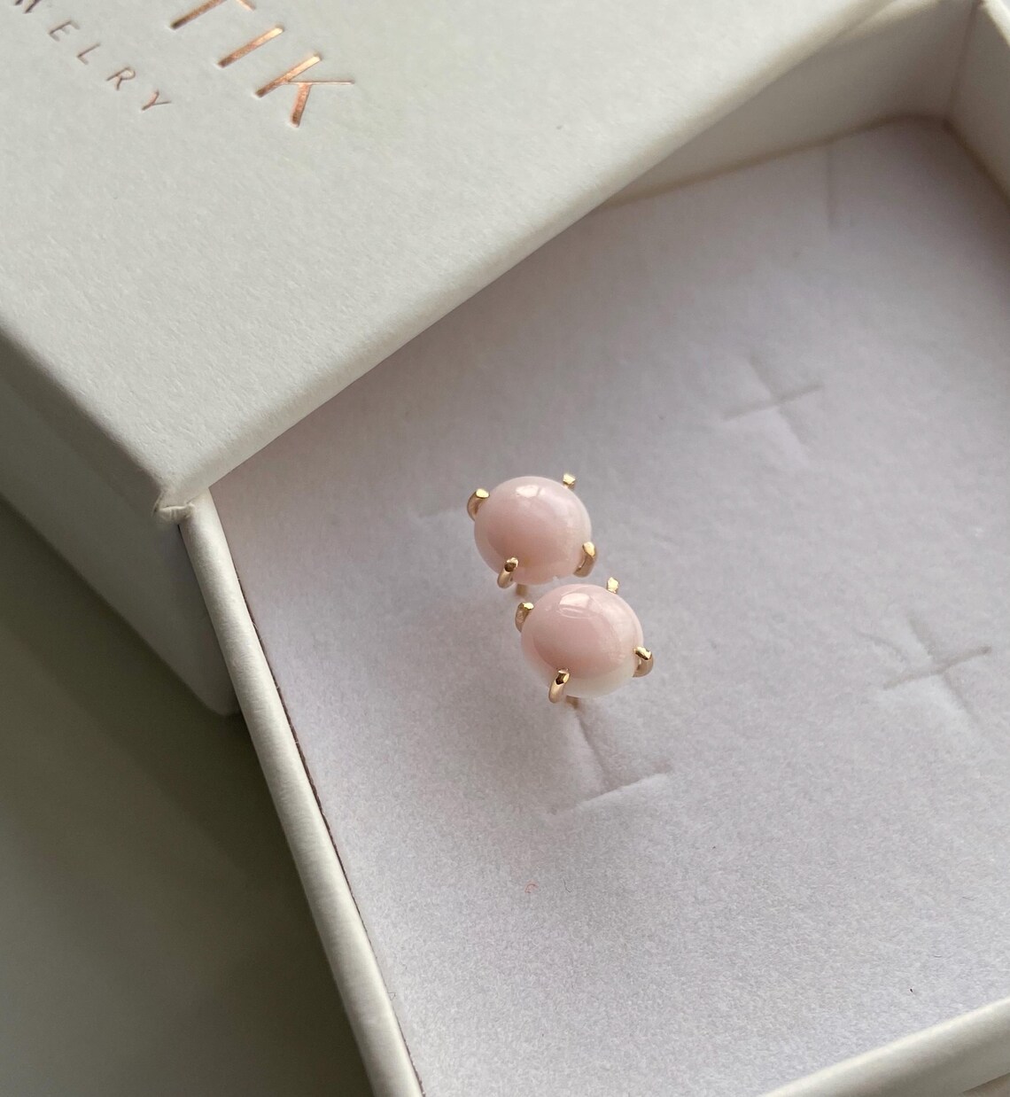 Natural Pink Queen Conch Shell Stud Earrings - Etsy