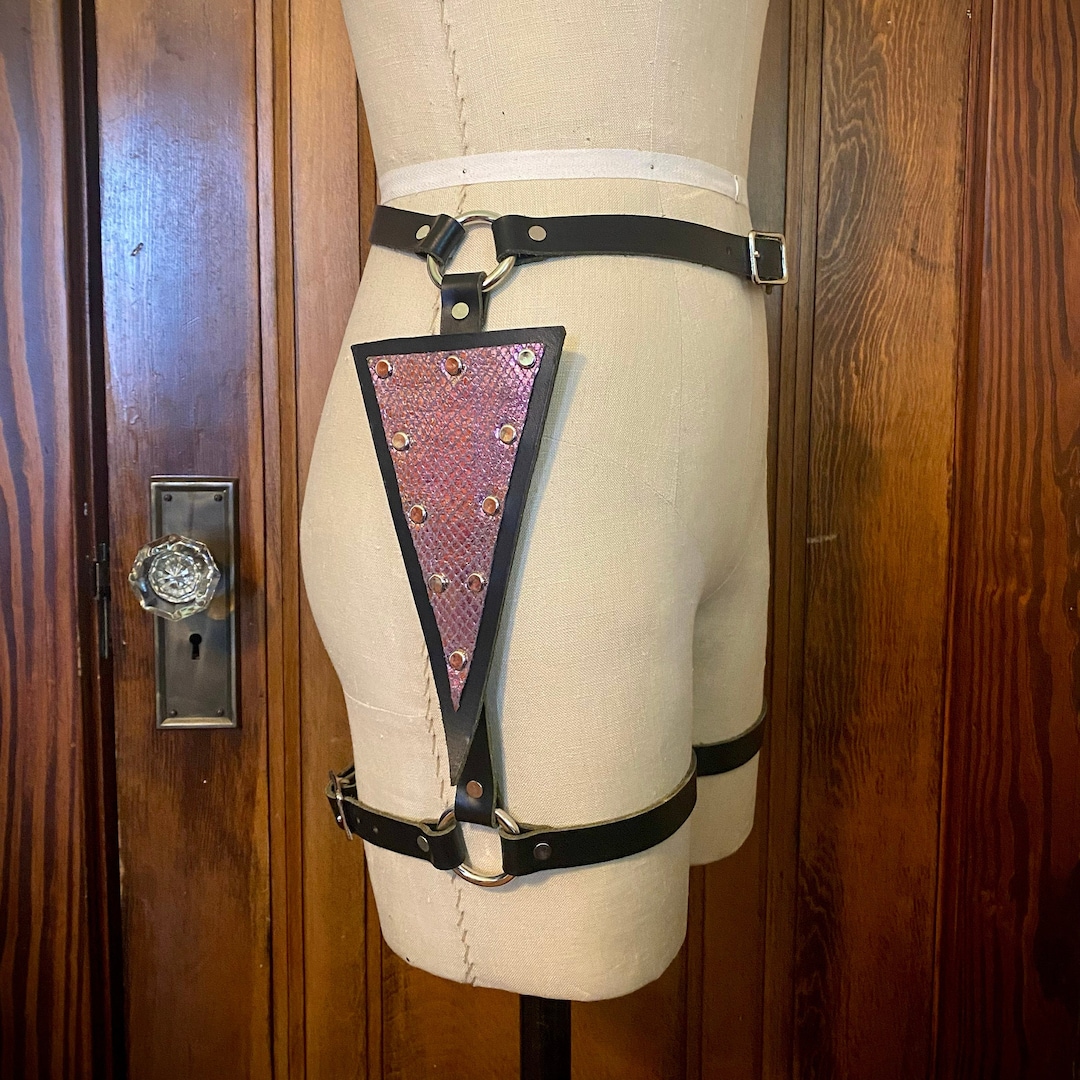 FLAWED Trianthem Hip Harness -- Black Leather Leg Harness With ...