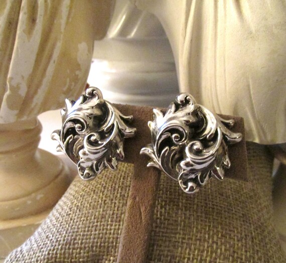 Vintage WHITING & DAVIS Silver Scroll Earrings, Renai… - Gem