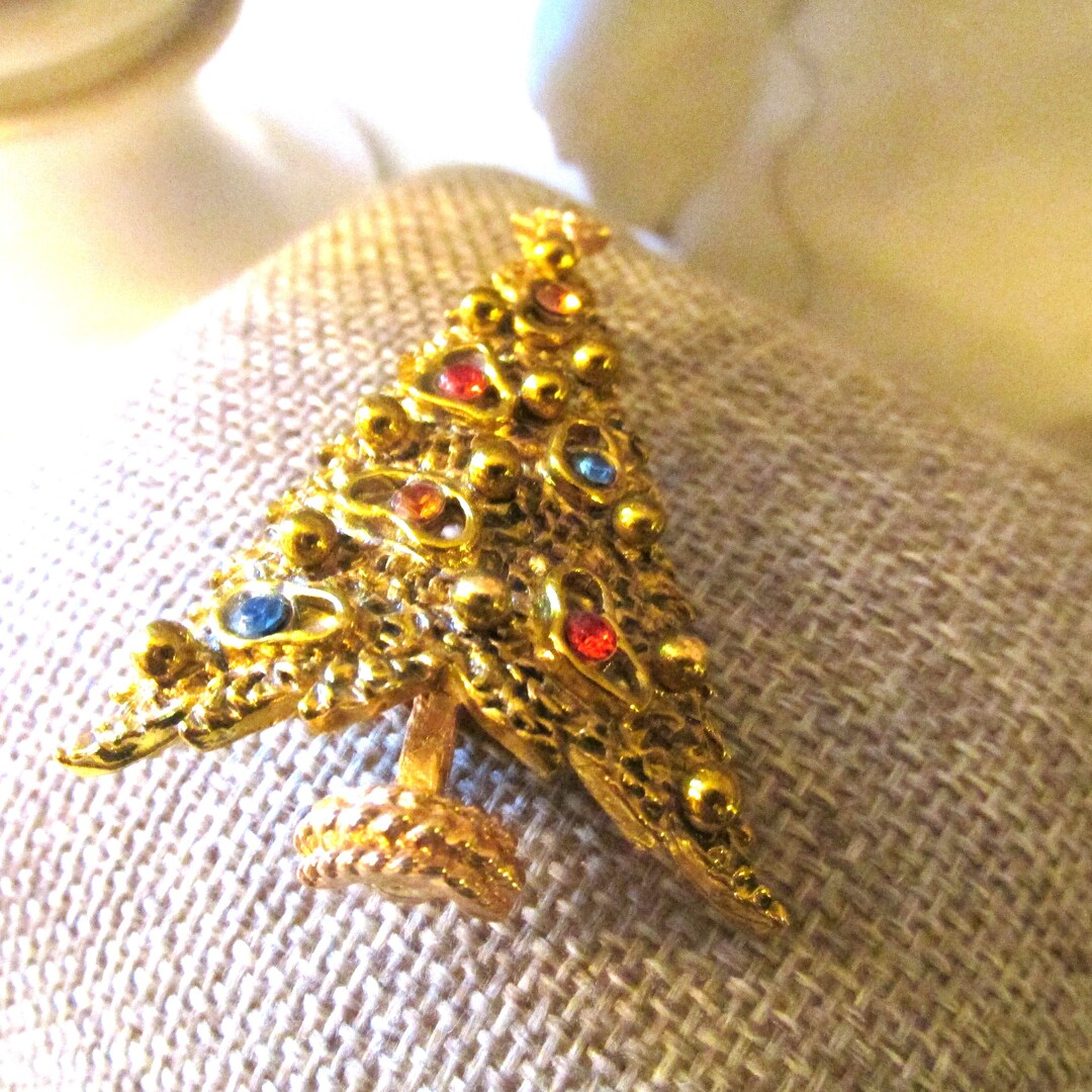 Vintage ART Christmas Tree Pin, Multi-color Rhinestones Christmas Tree ...