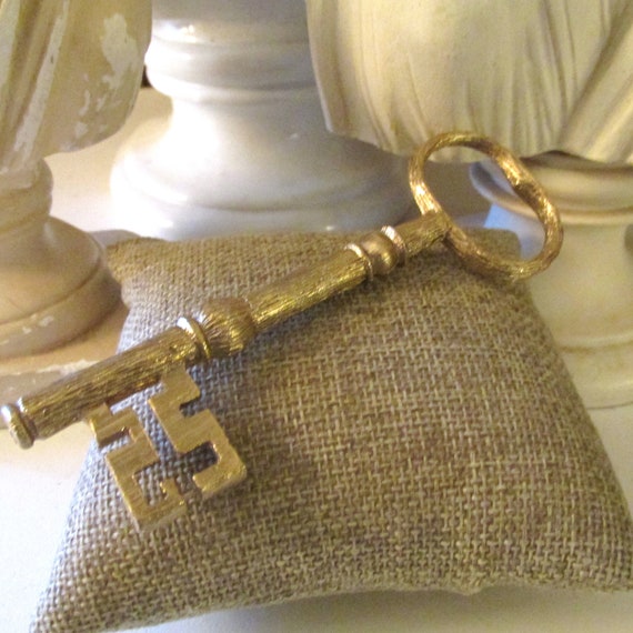 Vintage LISNER Large Skeleton Key Brooch, Antique Key… - Gem