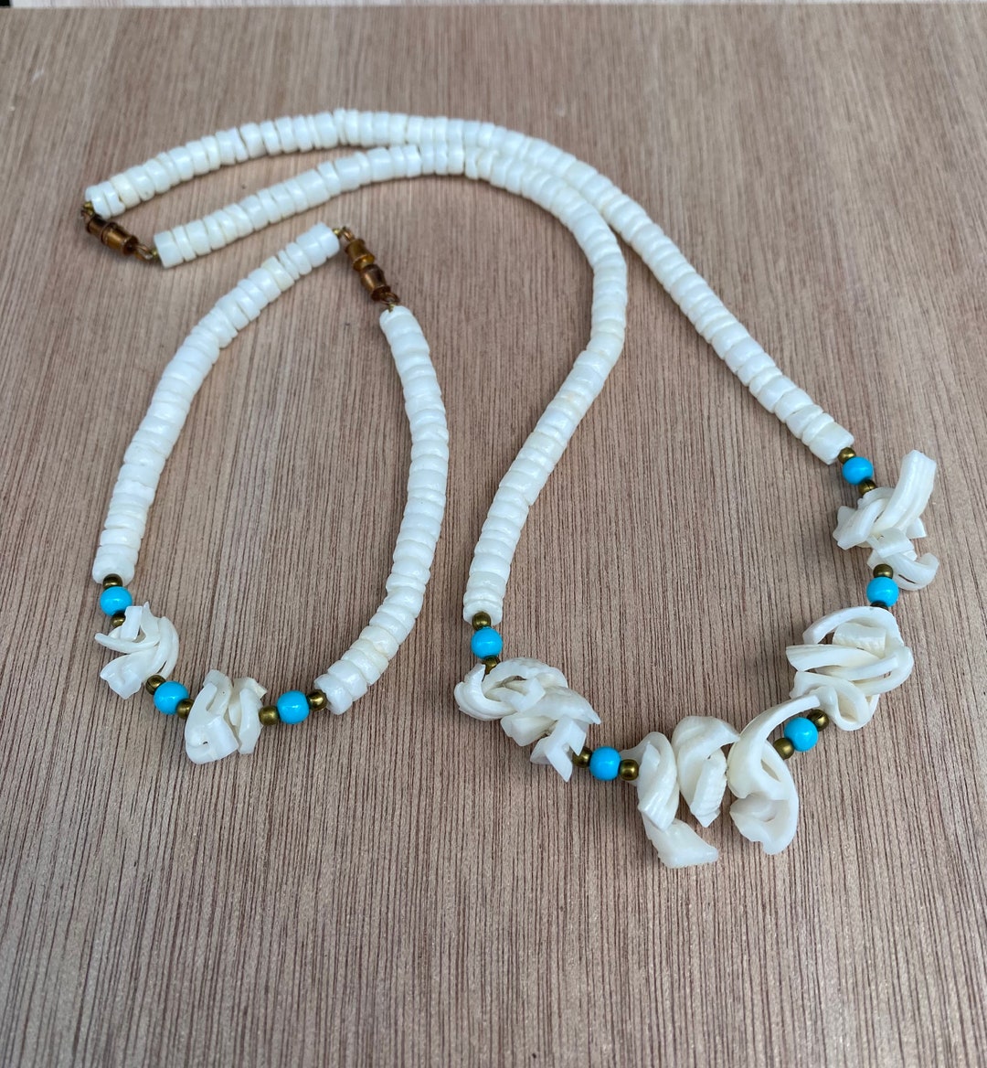 Pretty Vintage Puka Shell Carved She’ll Necklace and Bracelet Set ...