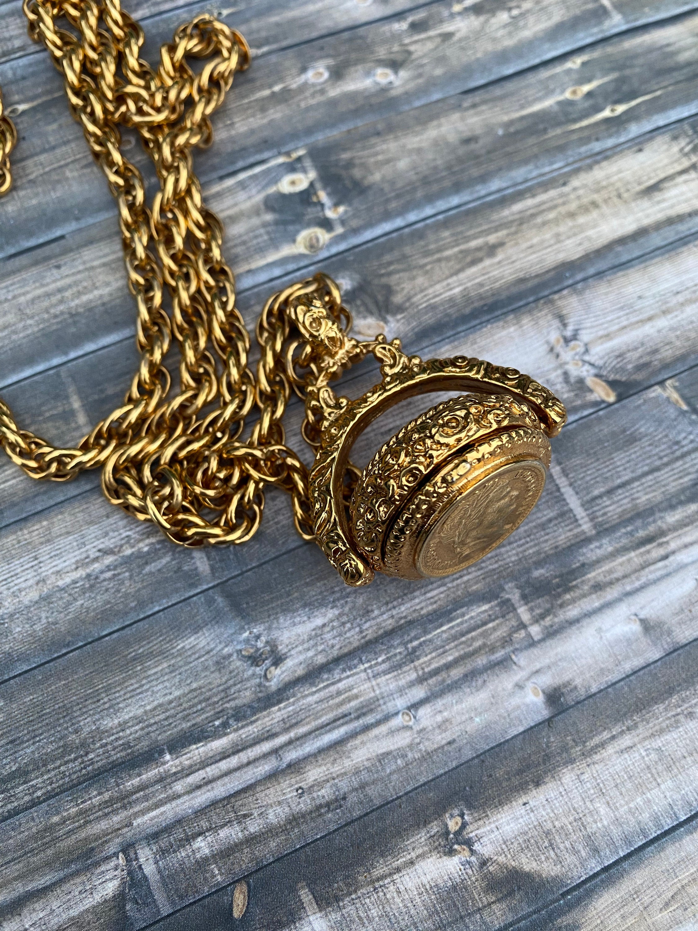 Pretty Vintage Crown PD Premier Designs Gold Locket Necklace - Etsy