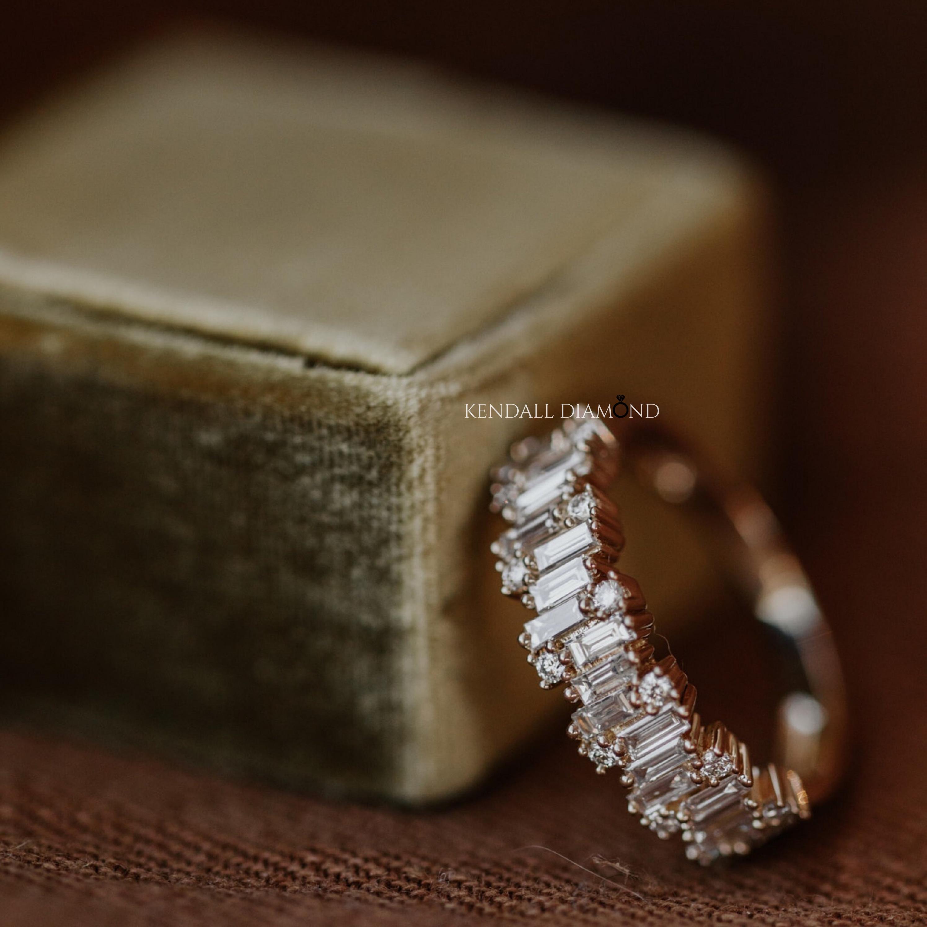 18K Gold Staggered Baguette and Round Moissanite Wedding Band/unique ...