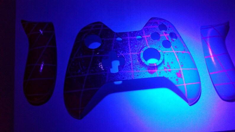 Custom Painted XBOX One Controler Faceplate Black Light Retro - Etsy