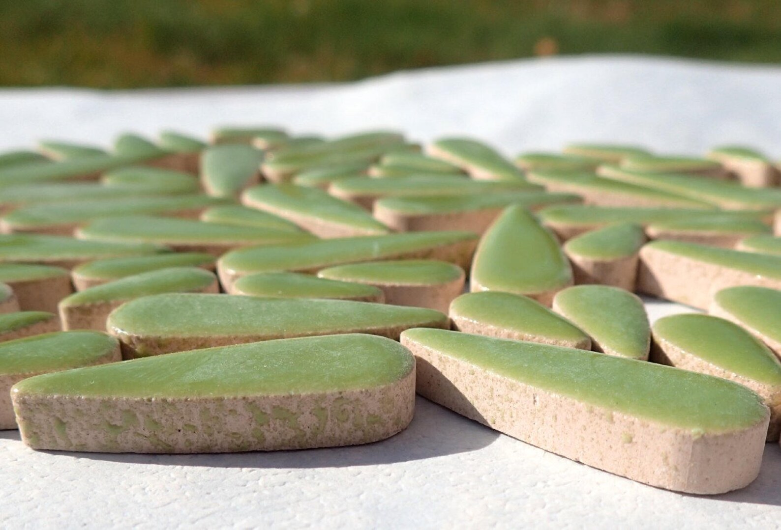 Kiwi Green Teardrop Mosaic Tiles - 50g Ceramic Drops in Mix of 2 Sizes ...