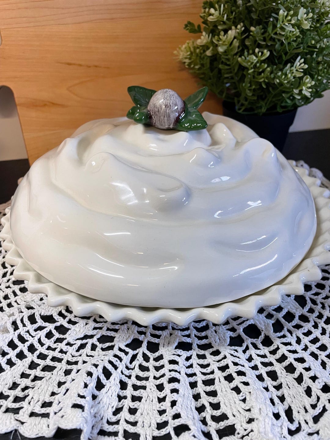 Vintage Ceramic Pie Dome With Fruit Handle Trompe-l'oeil Meringue Pie ...